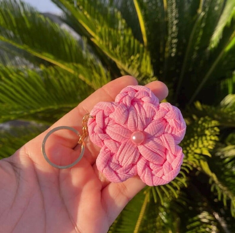 Floral Keychain Crochet Pattern PDF – 3 Sizes – Beginner T-shirt Yarn ...