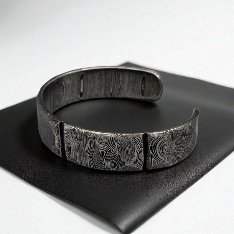 Handmade Damascus Steel Cuff Bracelet: Hammered Thor Pattern Viking ...