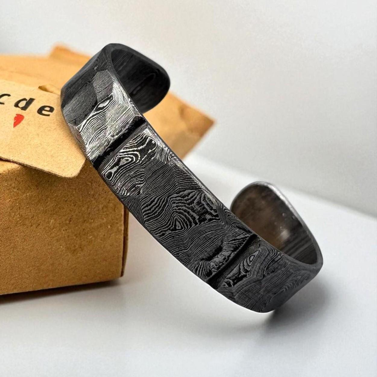 Handmade Damascus Steel Cuff Bracelet: Hammered Thor Pattern Viking ...