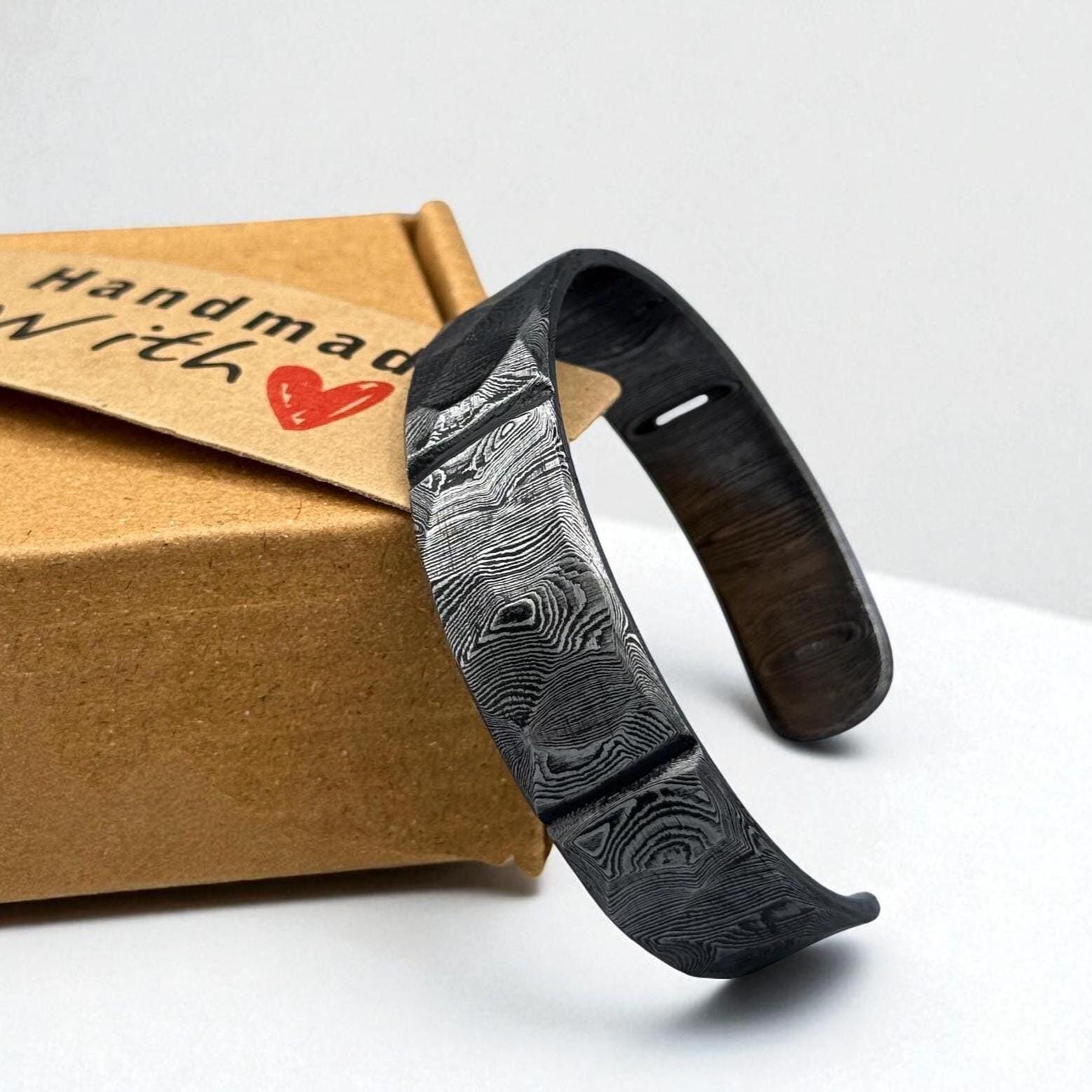 Handmade Damascus Steel Cuff Bracelet: Hammered Thor Pattern Viking ...