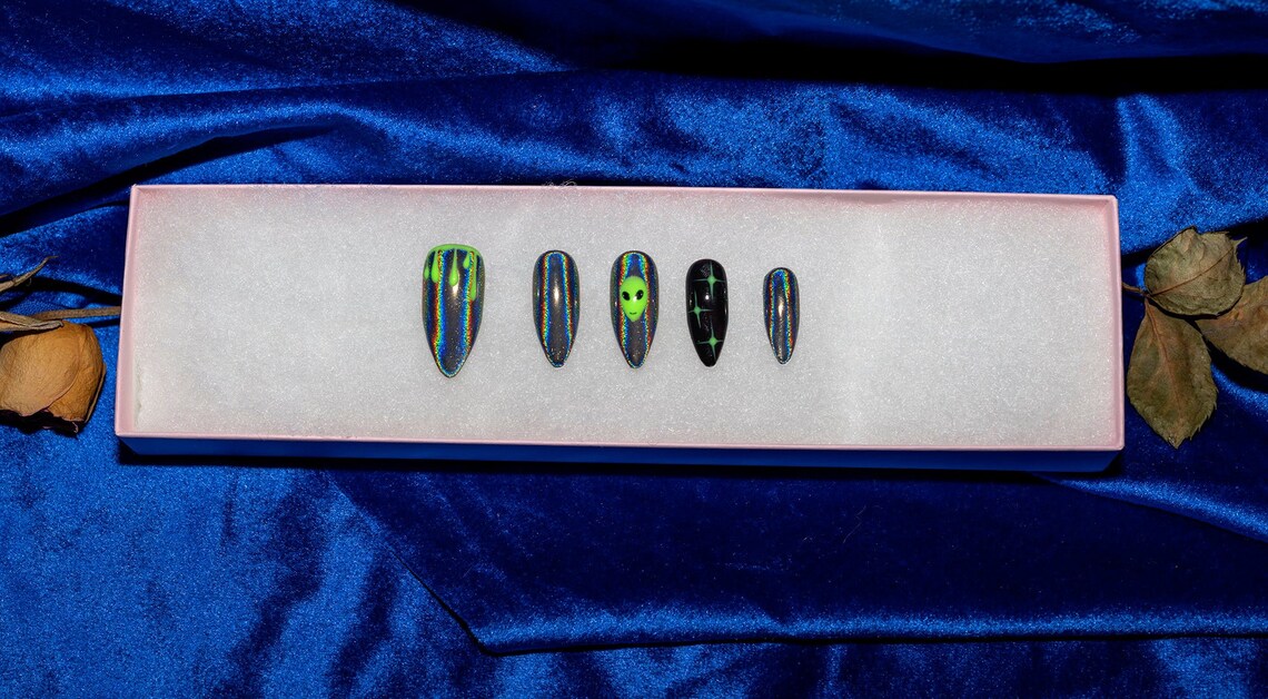 Alien Chrome Holographic Chrome Press on Nails - Etsy