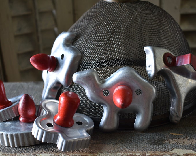 Vintage Antique Red Handle Cookie Cutters Set, Country Baking ... Vintage Antique Red Handle Cookie Cutters Set, Country Baking ...