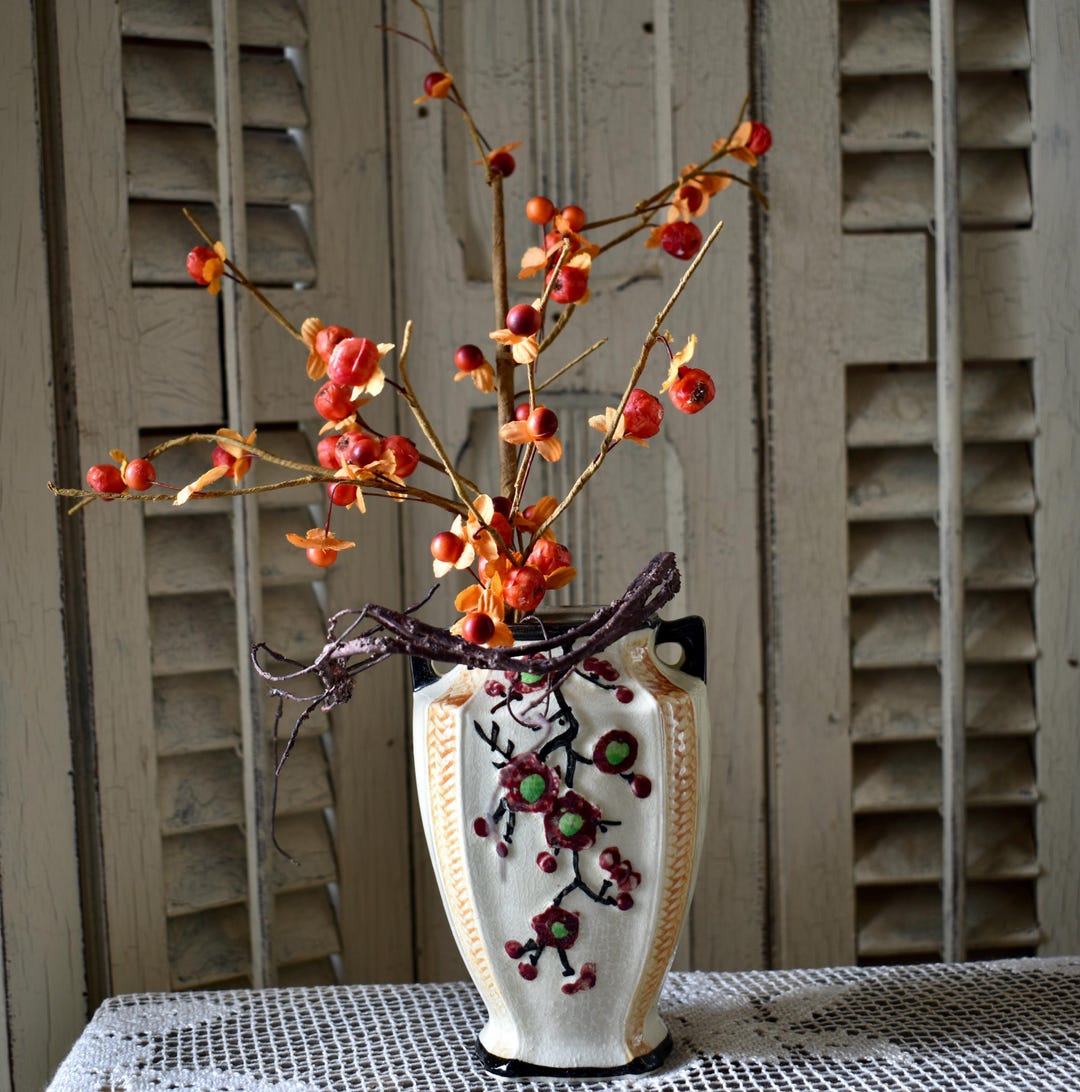 Vintage This Asian Style Vase -made in Japan Stylistic Hand Painted ...