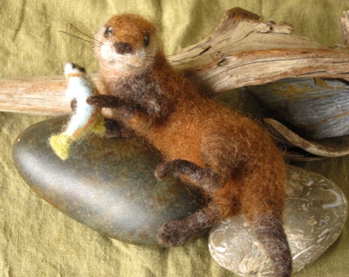 Needle Felted Otter and Fish, Pose-able, Hand Dyed Wool - Etsy