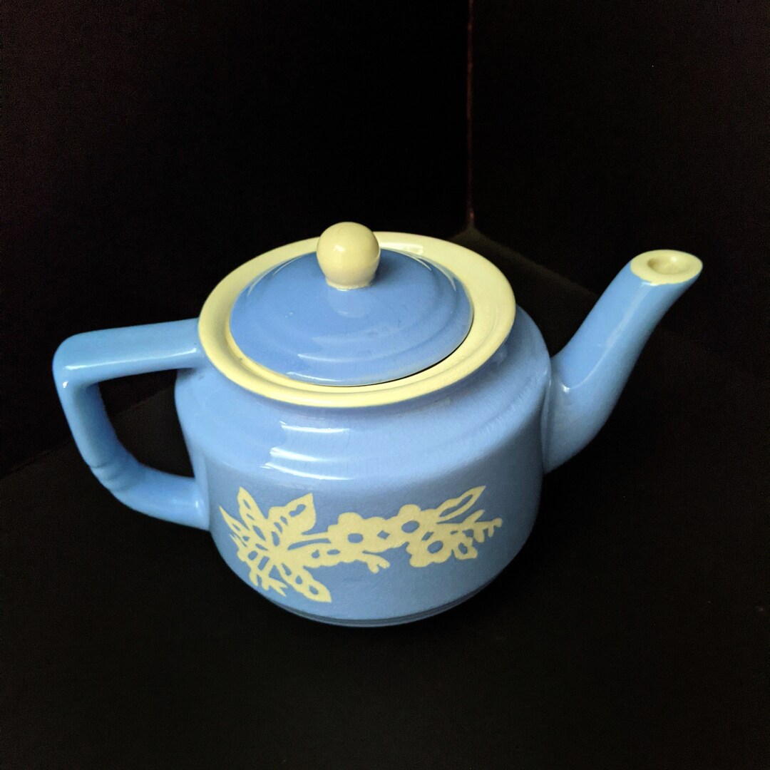 Vintage 1930s 1940s USA Cameo Ware Tea Pot With Lid Blue White Dainty ...
