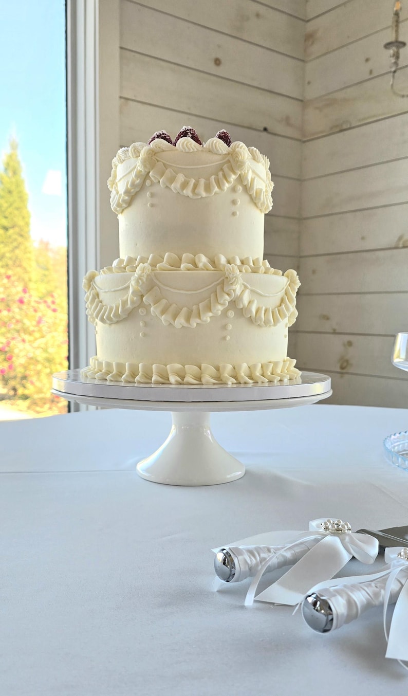 2 Tier Faux Elegant Vintage Lambeth Style Wedding Cake, Fake Bridal ...
