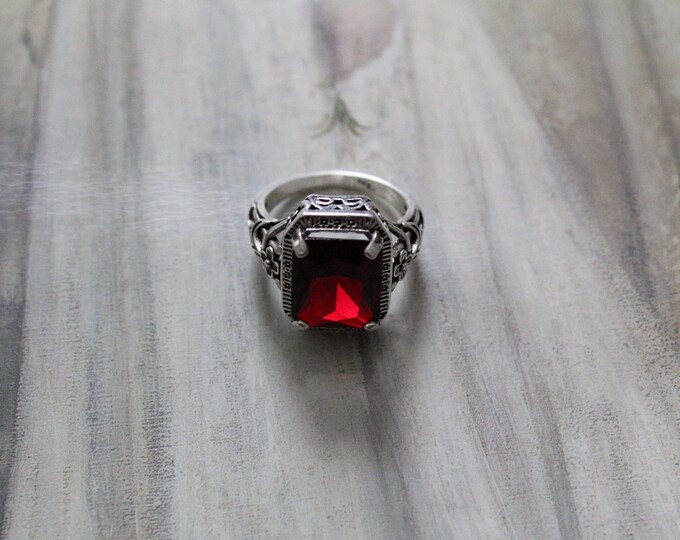 Victorian Inspired Ring | Gothic Antique Witchy Dark Academy Ring ...