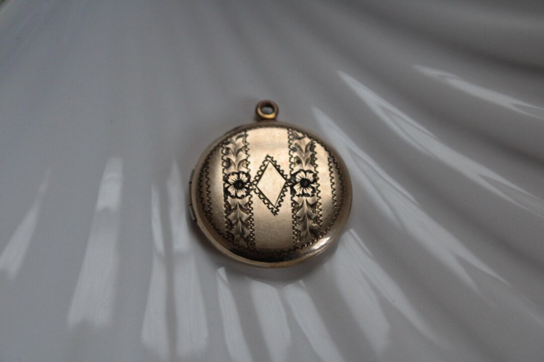 1940s Embossed Flowers Locket | WW2 Picture Locket | Gold Plated Locket ...