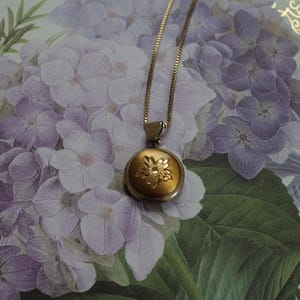Vintage Daisy Locket Necklace - Etsy UK