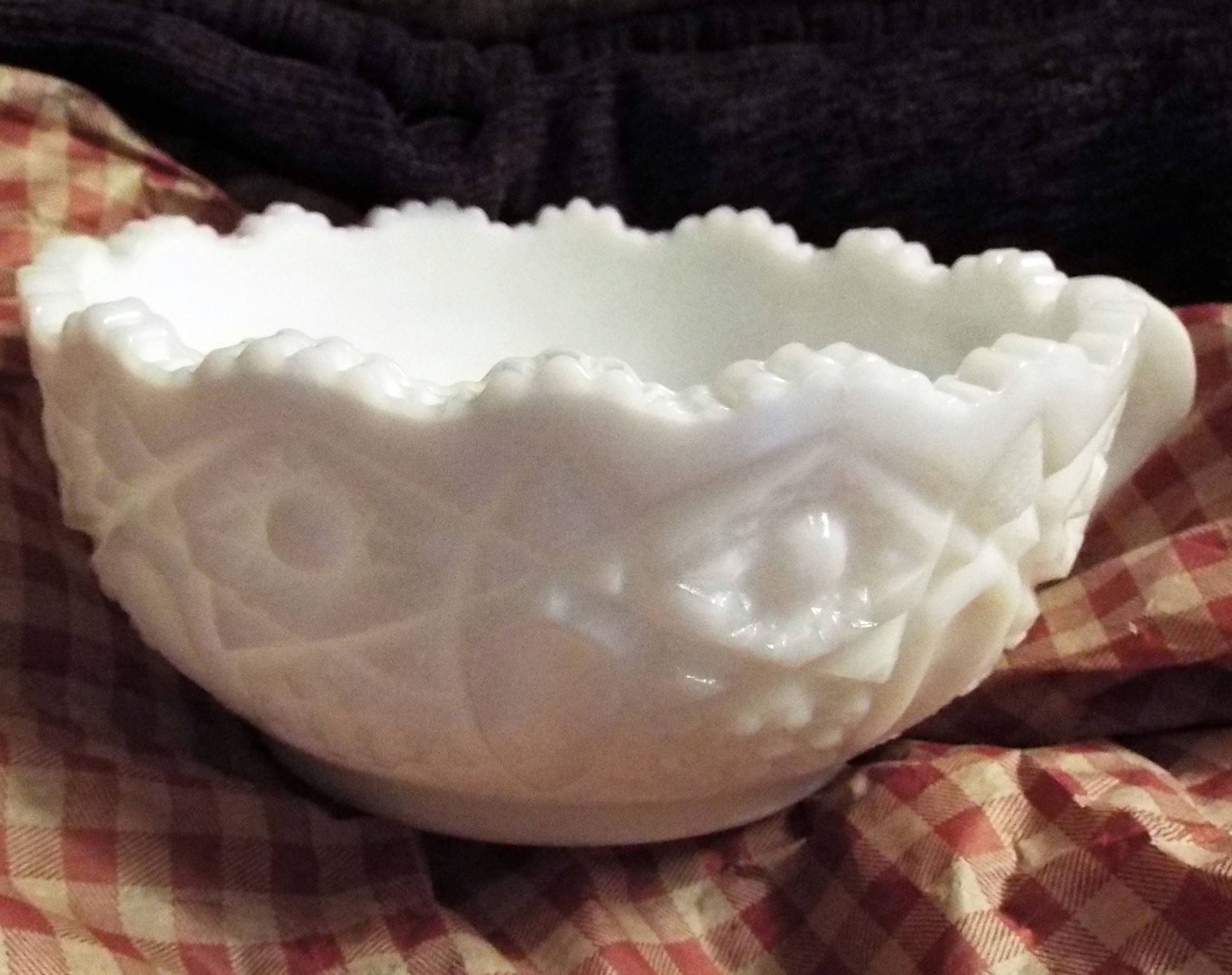 Vintage L E Smith Heritage Pattern Milk Glass Nappy Candy Dish - Etsy