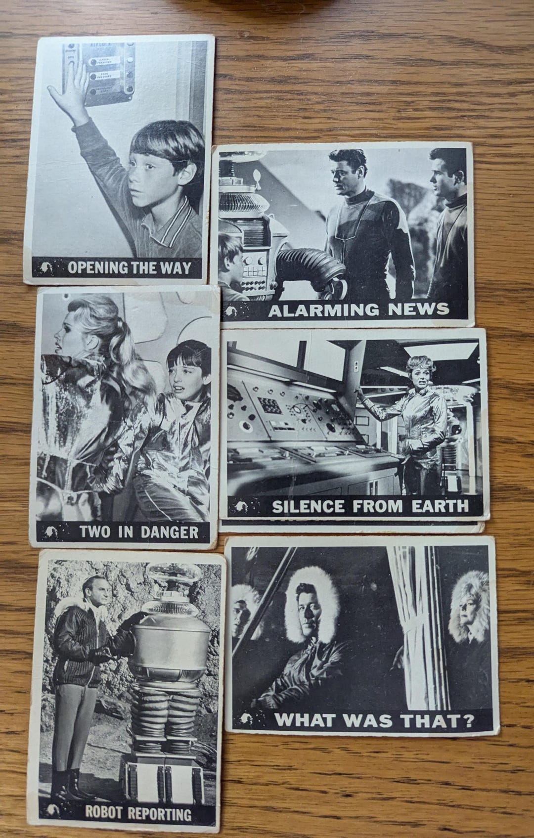Set of 7 Random Lost in Space Trading Cards From 1966 - Etsy