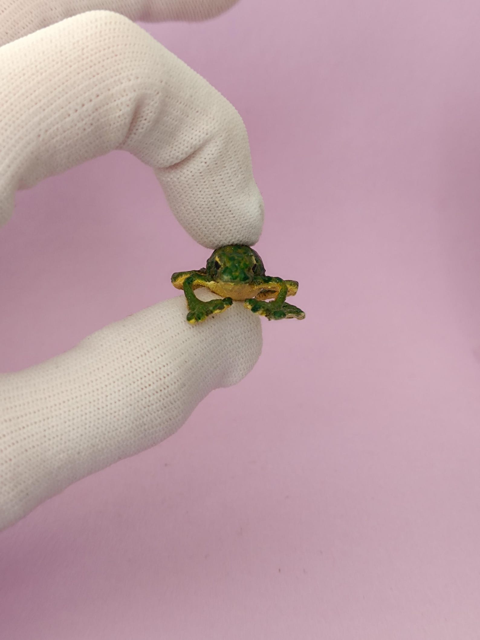 Miniature Crochet Frog: Hand-painted Poseable Amigurumi (3 Cm) - Etsy