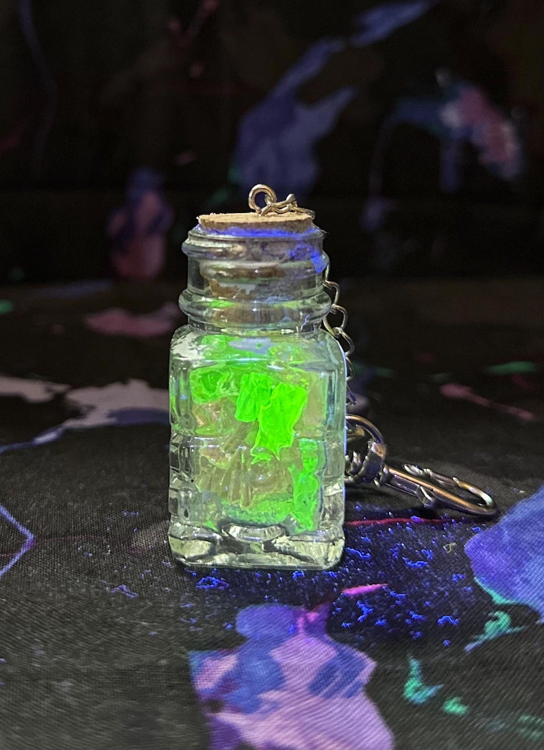 Crushed Uranium/cadmium Glass Mini Bottle Keychains - UV Reactive ...