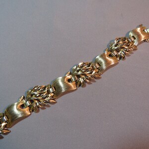 Vintage Gold Tone Crown Trifari Leaf Link Bracelet - Etsy