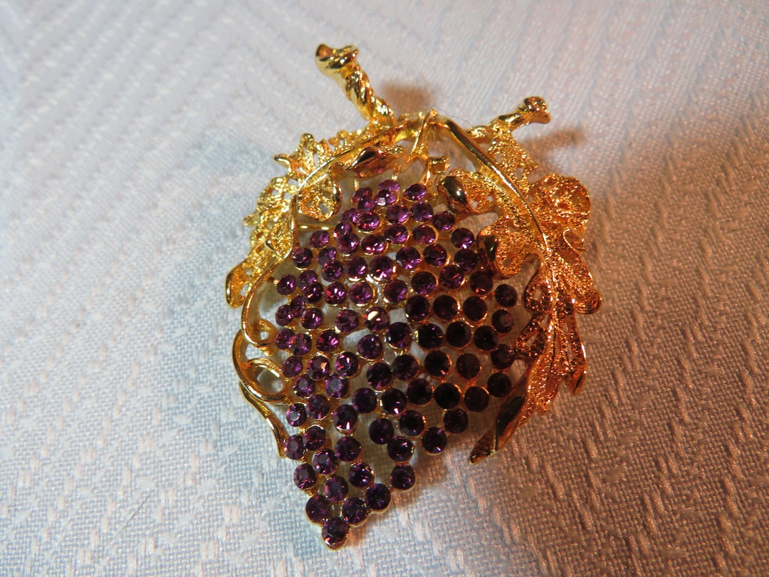 Vintage 1960s 70s Purple Rhinestone Grapes Gold Tone Leaves Pin Brooch ...