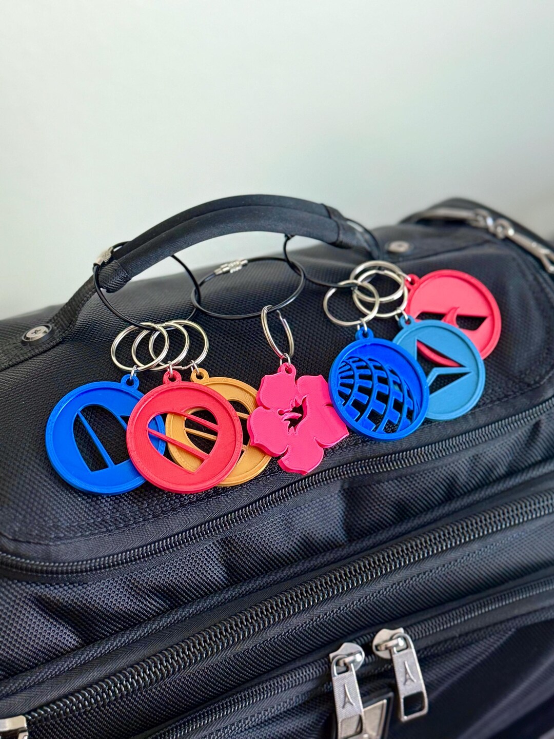 3D Printed Airline Logo Keychain, 2 Pack: Southwest, Delta, United, and More - Etsy