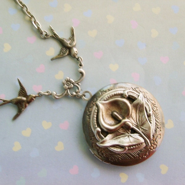 Lily Locket - Etsy