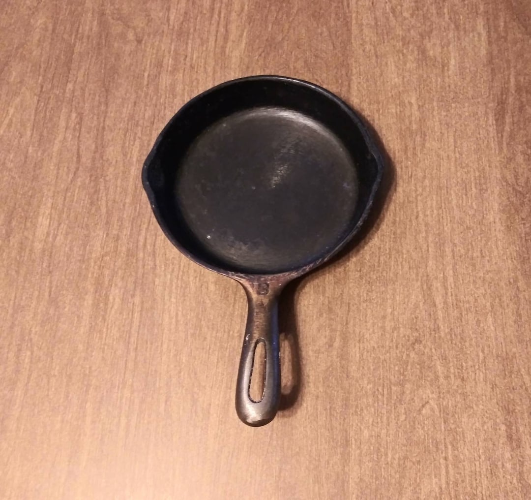 Vintage Cast Iron Skillet Small Black Heavy Metal Pan 6 1/2" Skillet ...