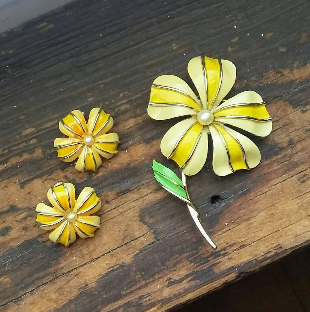 Vintage Bright Yellow Flower Brooch & Earring Set Enamel Front - Etsy