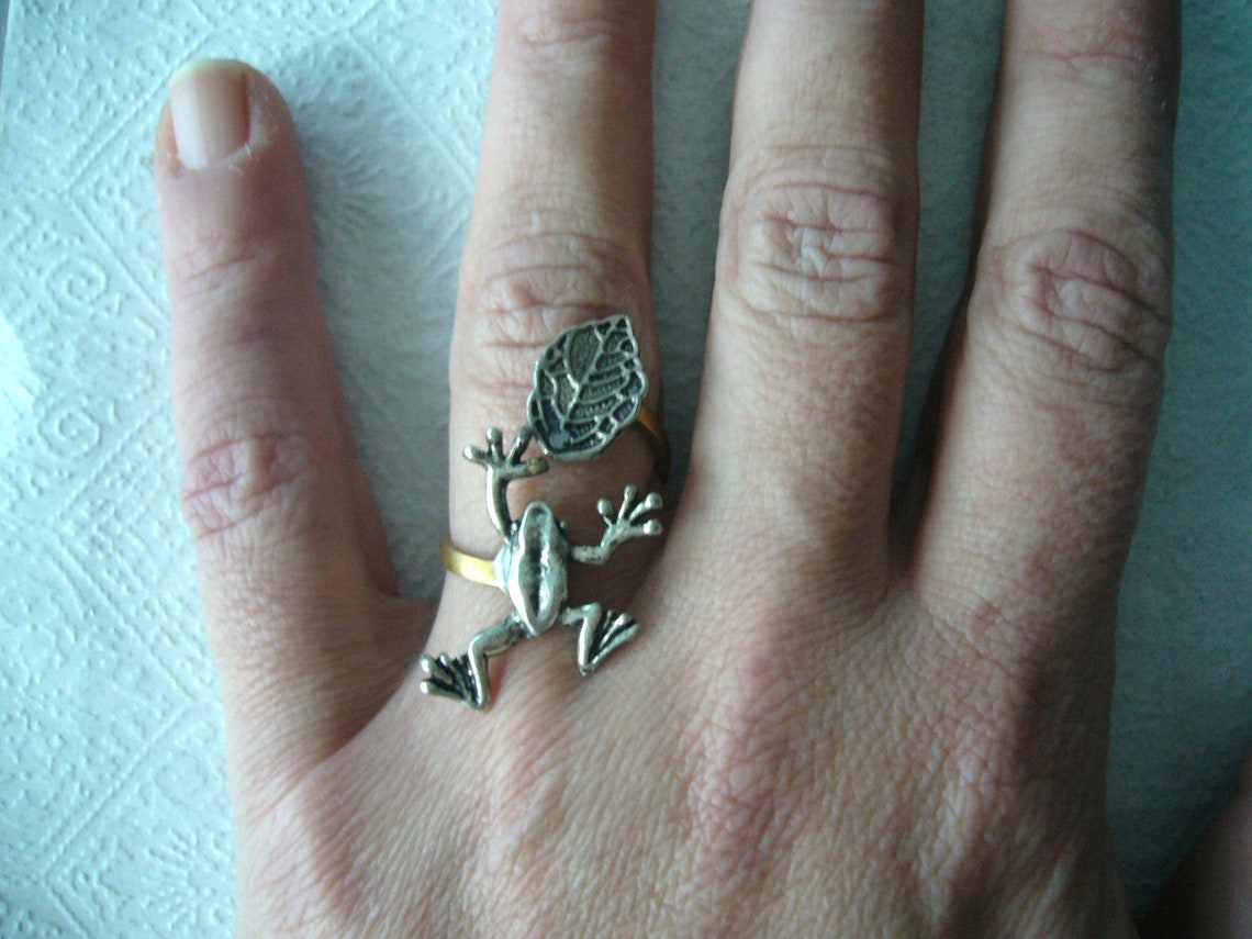 Frog Ring With a Leaf Wrap Style Adjustable Ring Animal - Etsy