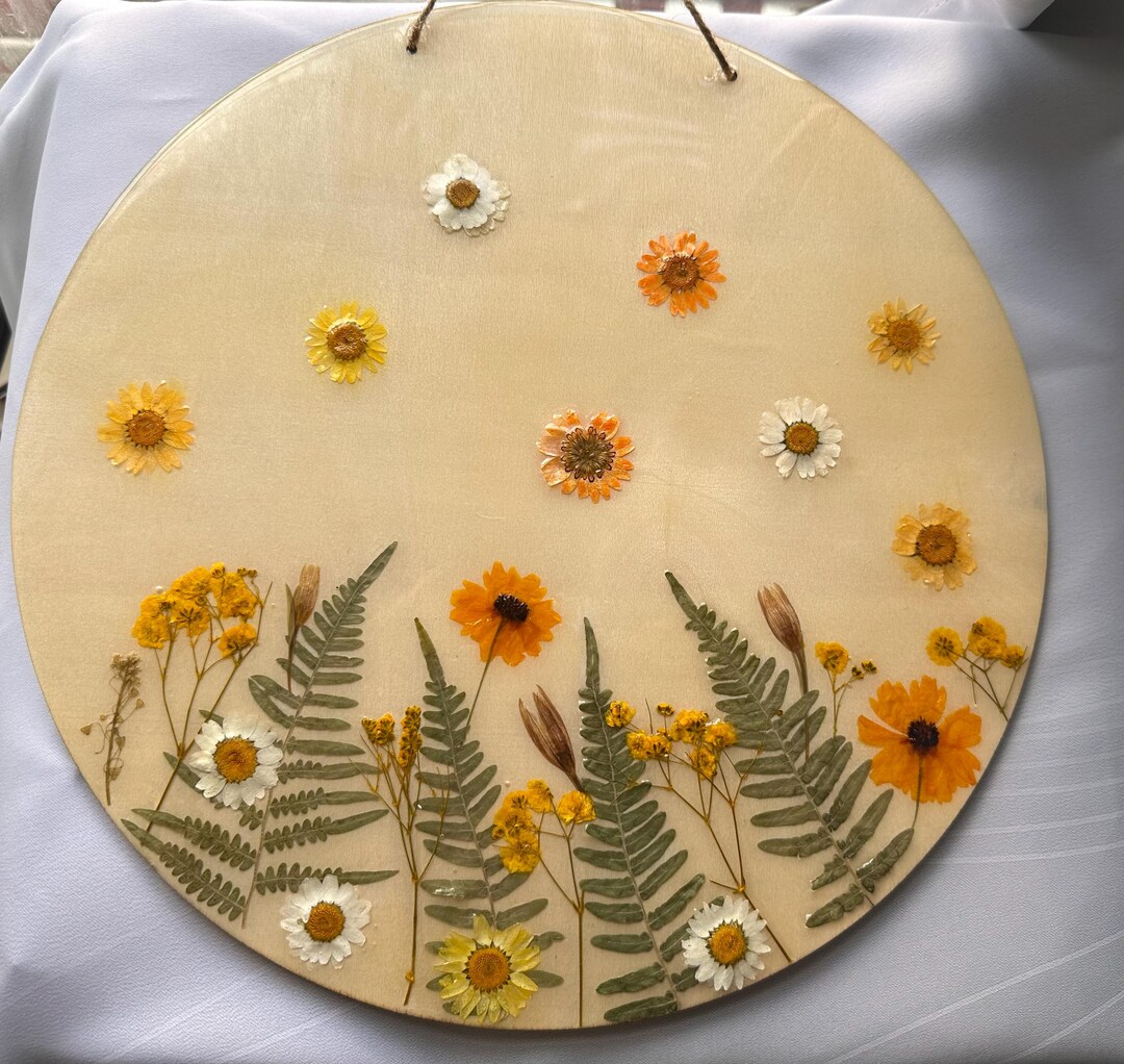 Pressed Flower Wall Art: Round Wood Canvas With Epoxy Resin, Autumn ...