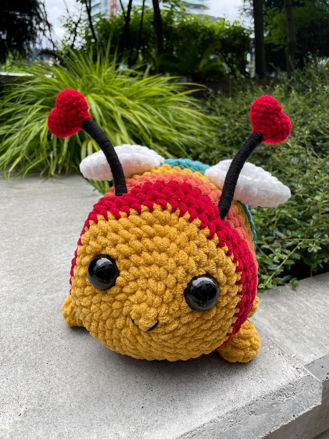 Big Rainbow Bee Plush Crochet Pattern / Stuffie / Plushie / Amigurimi ...