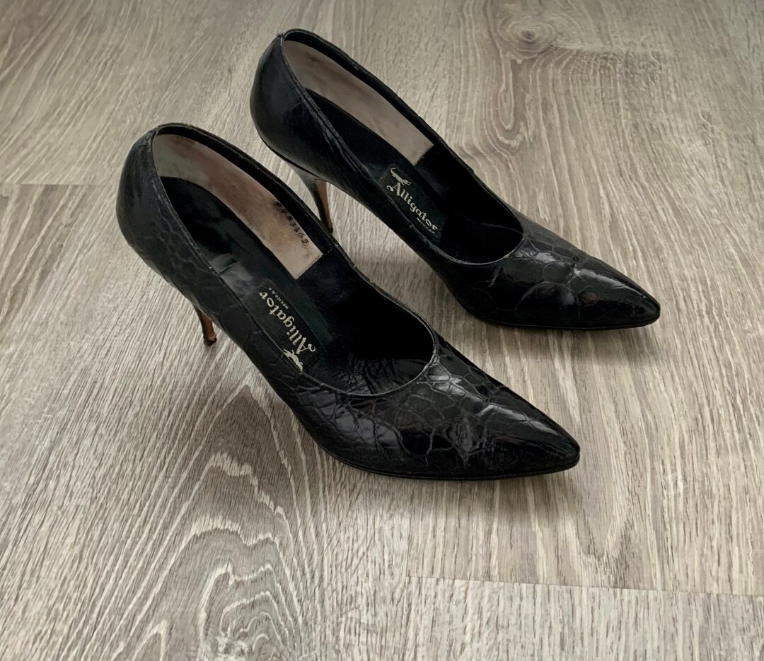1950s Stiletto High Heel Alligator Pumps . Vintage 50s Pointy Toe Black ...
