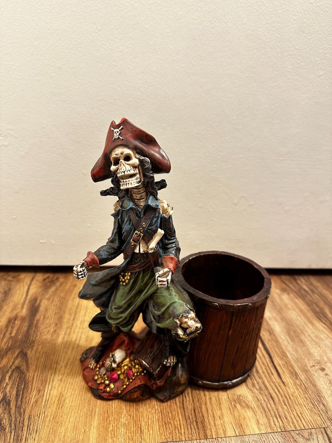 Island Pirate Skeleton Statue – Pirate Decor Figurine, Collectible ...