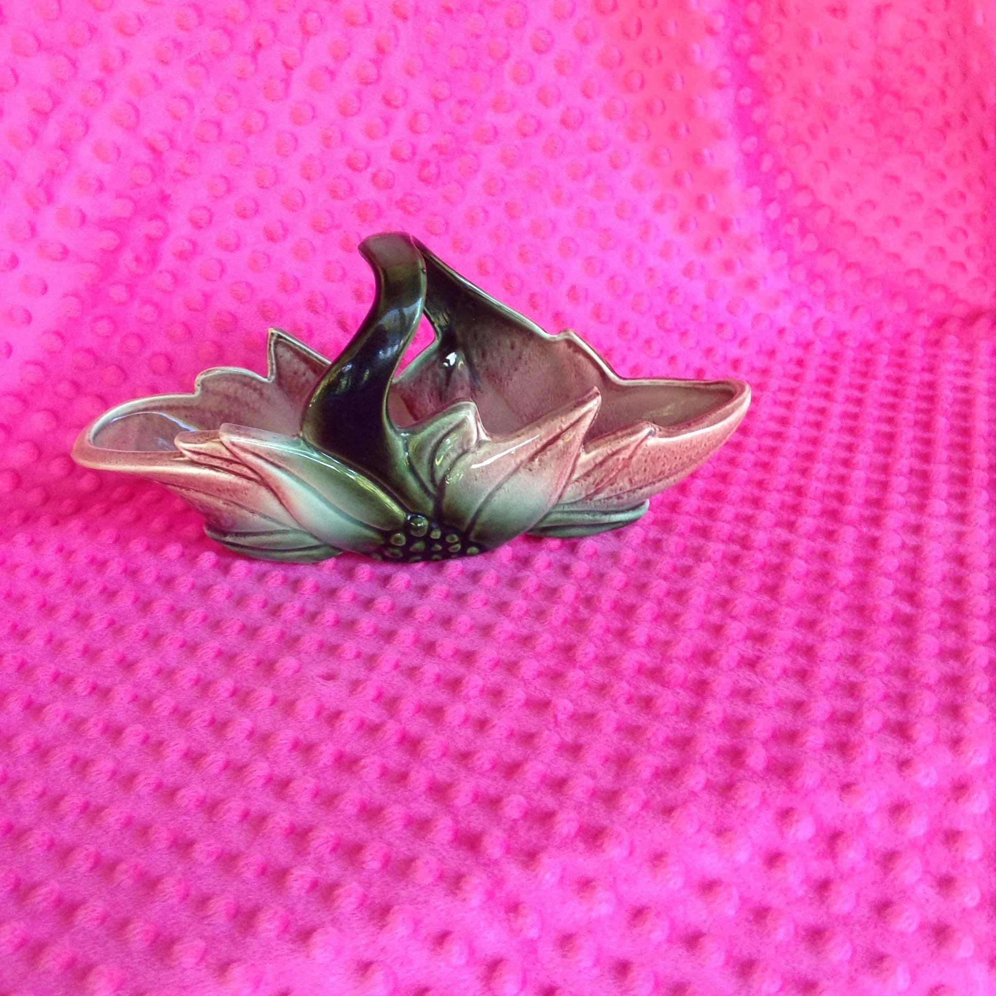 Vintage Hull Pottery / Hull Basket / Leaves and Berries Hull Basket ...