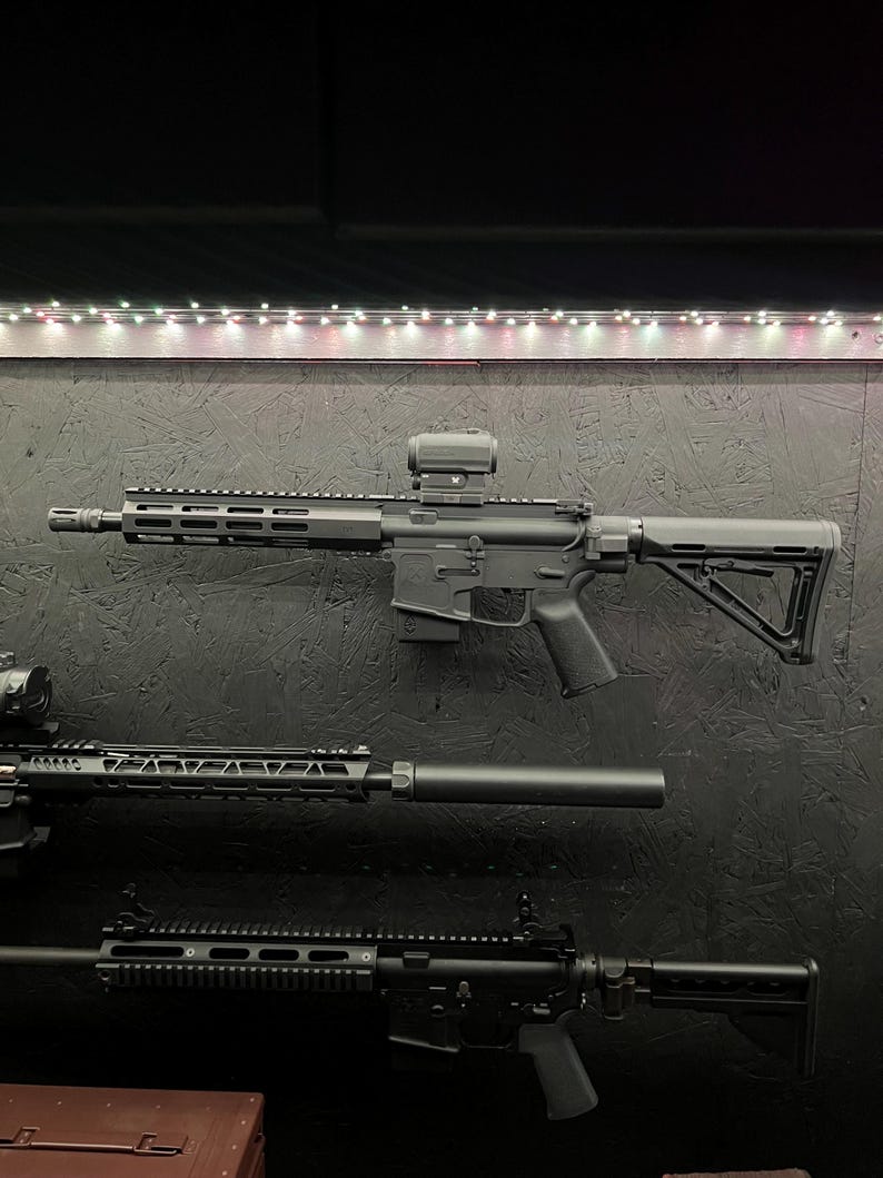 AR-15 Wall Mount | Vertical or Horizontal Rifle Display | Secure Gun ...