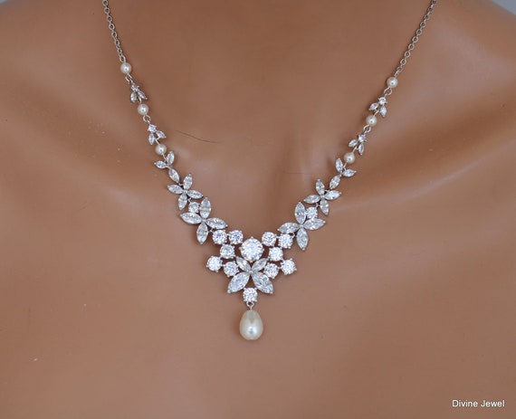 Rhinestone necklaces for weddings store