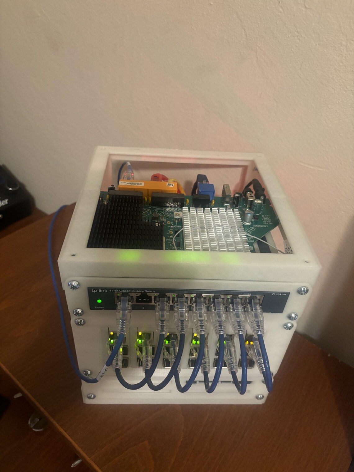 7" Mini Server Rack – Holds 6 Raspberry Pis, 4 Ssds, 8-port Gigabit ...