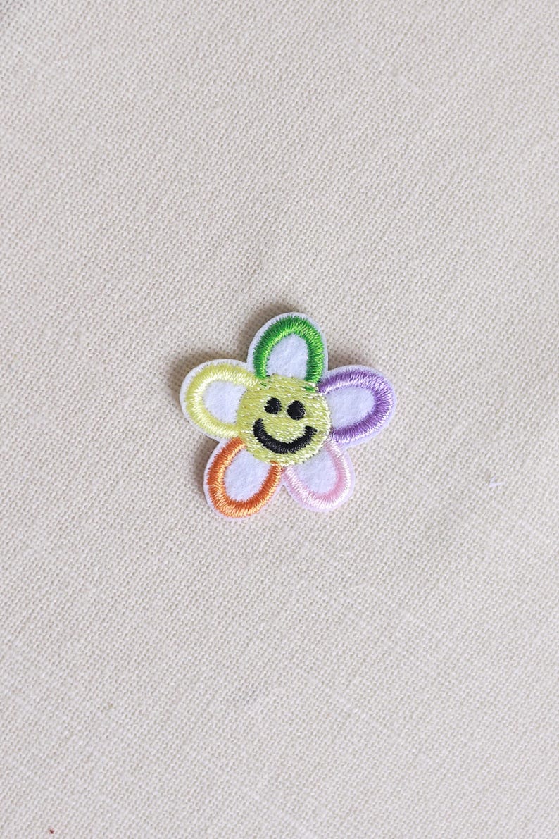 Smiley Face Flower Patches – Chenille Iron on Appliques for Clothes ...