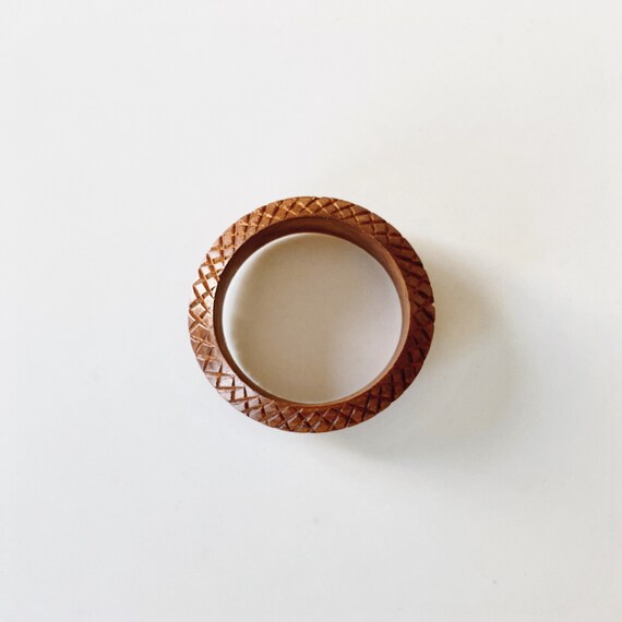 70s wood bangle - carved boho cuff bracelet - Gem