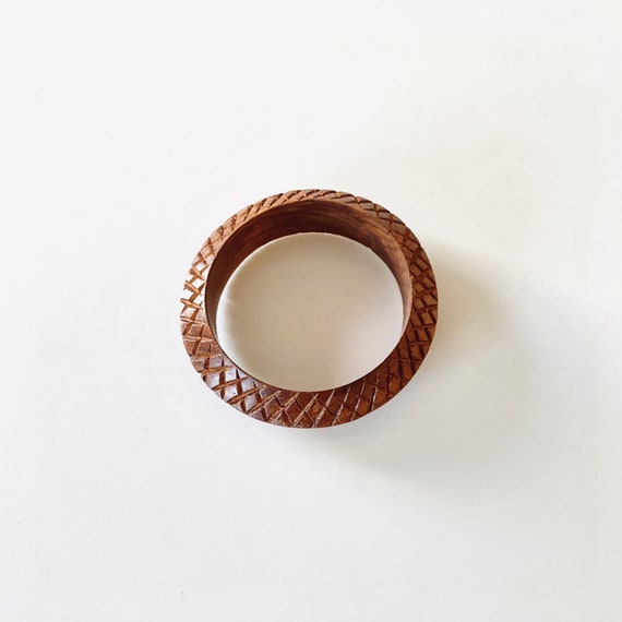70s wood bangle - carved boho cuff bracelet - Gem