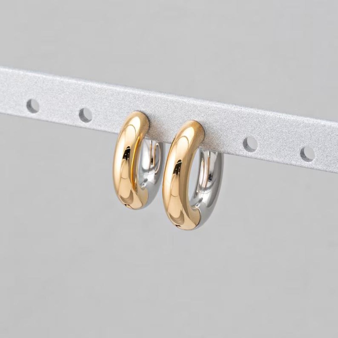 2 peças - Joias em metal misto, argolas Huggie bicolor premium de aço ...
