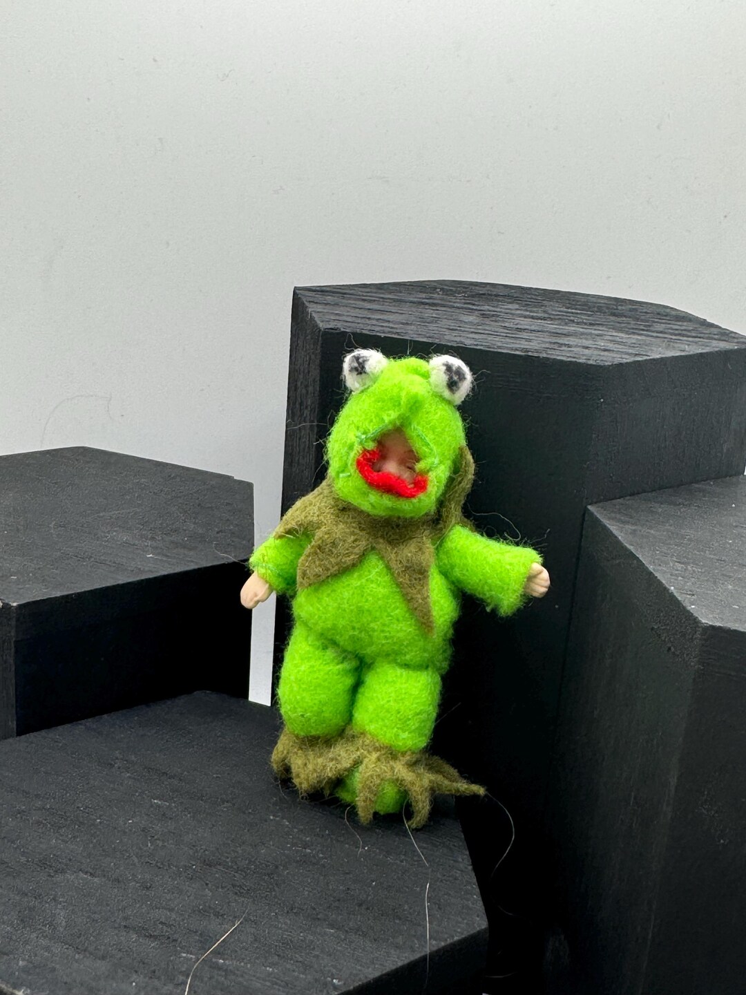 Dolls House Miniatures - 1/12th Dolls in Fancy Dress - Kermit the Frog ...