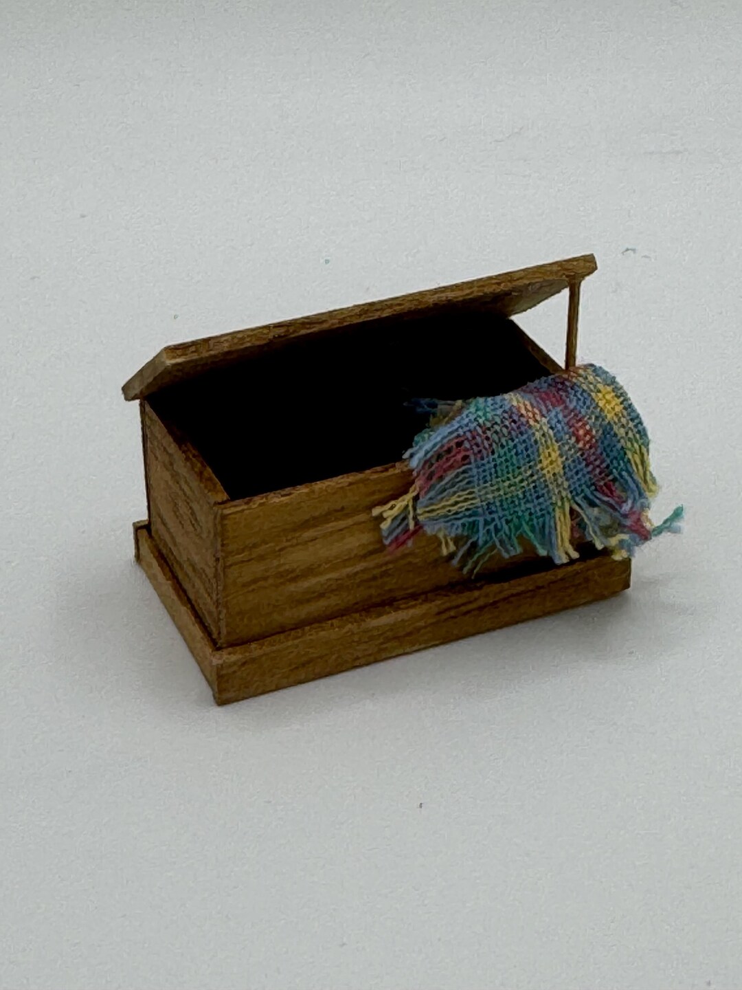DOLLS HOUSE MINIATURES 1/24th / 1:24th / Half Inch Scale Blanket Box - Etsy