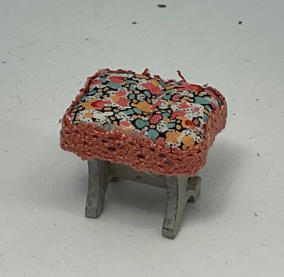 Dolls House Miniatures - 1/24th/ 1:24th / Half Inch Scale Stool - Etsy