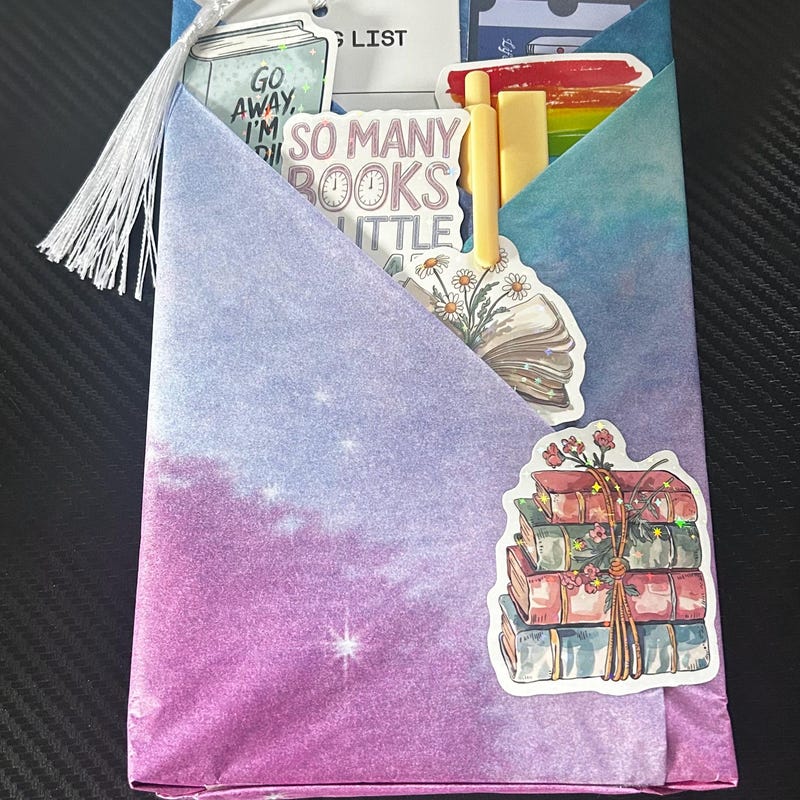 Sapphic Book Lovers Gift - 60+ Gift Ideas for 2026