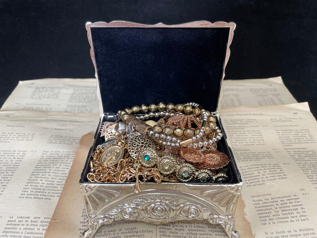 Mystery Jewelry Box 150ml - All Wearable Jewelry Mixed Lots 10-20 Pics ...
