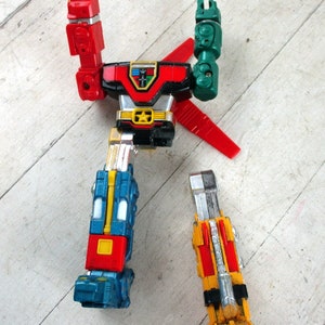 Vintage 1980's Bandai TOEI Voltron Transformer Missing Parts Broken Cy ...