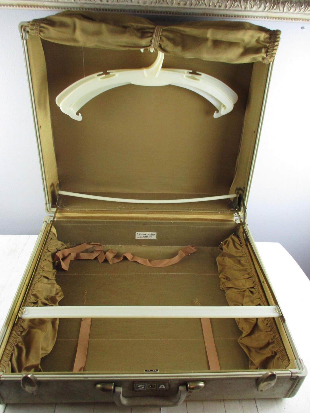 Samsonite Streamlite Suitcase Vintage 1960's or so Large Sized off ...