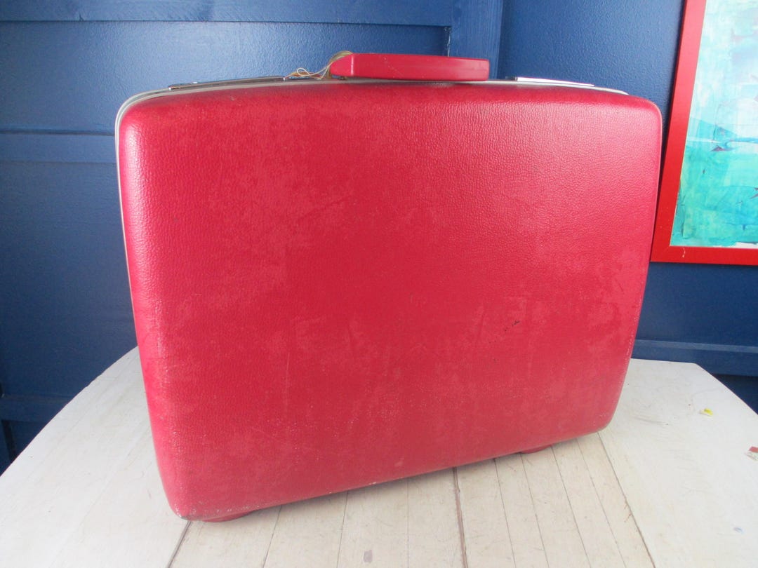 Suitcase Vintage Medium / Large Red Vinyl Suitcase Royal Traveller ...