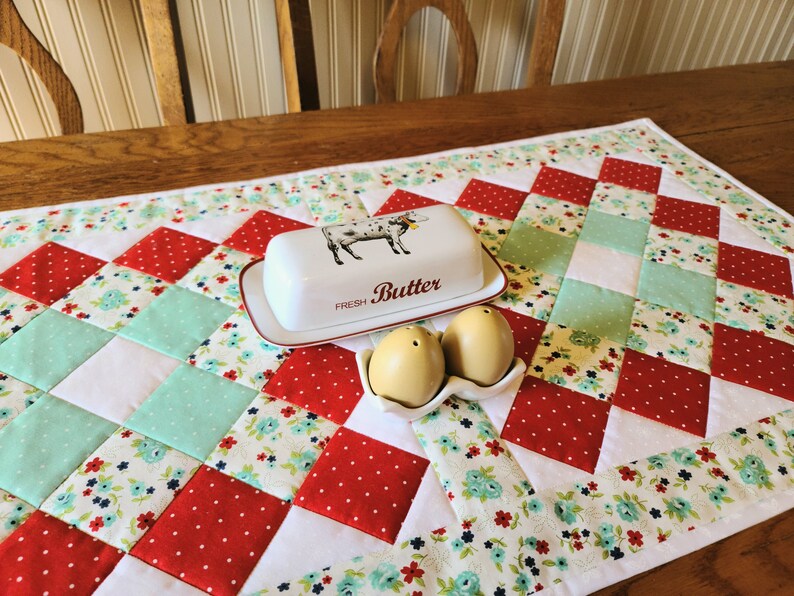 Great Granny Square Quilted Table Mat/table Runner Two Blocks - Etsy