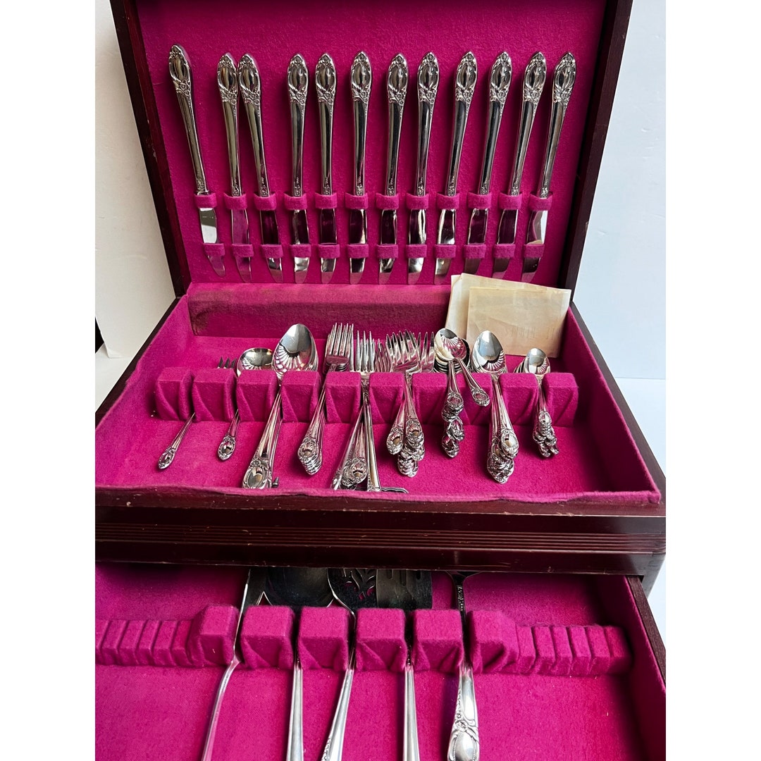 Heritage Silver Locket Quadruple Plate Silverware Flatware Set 84 ...