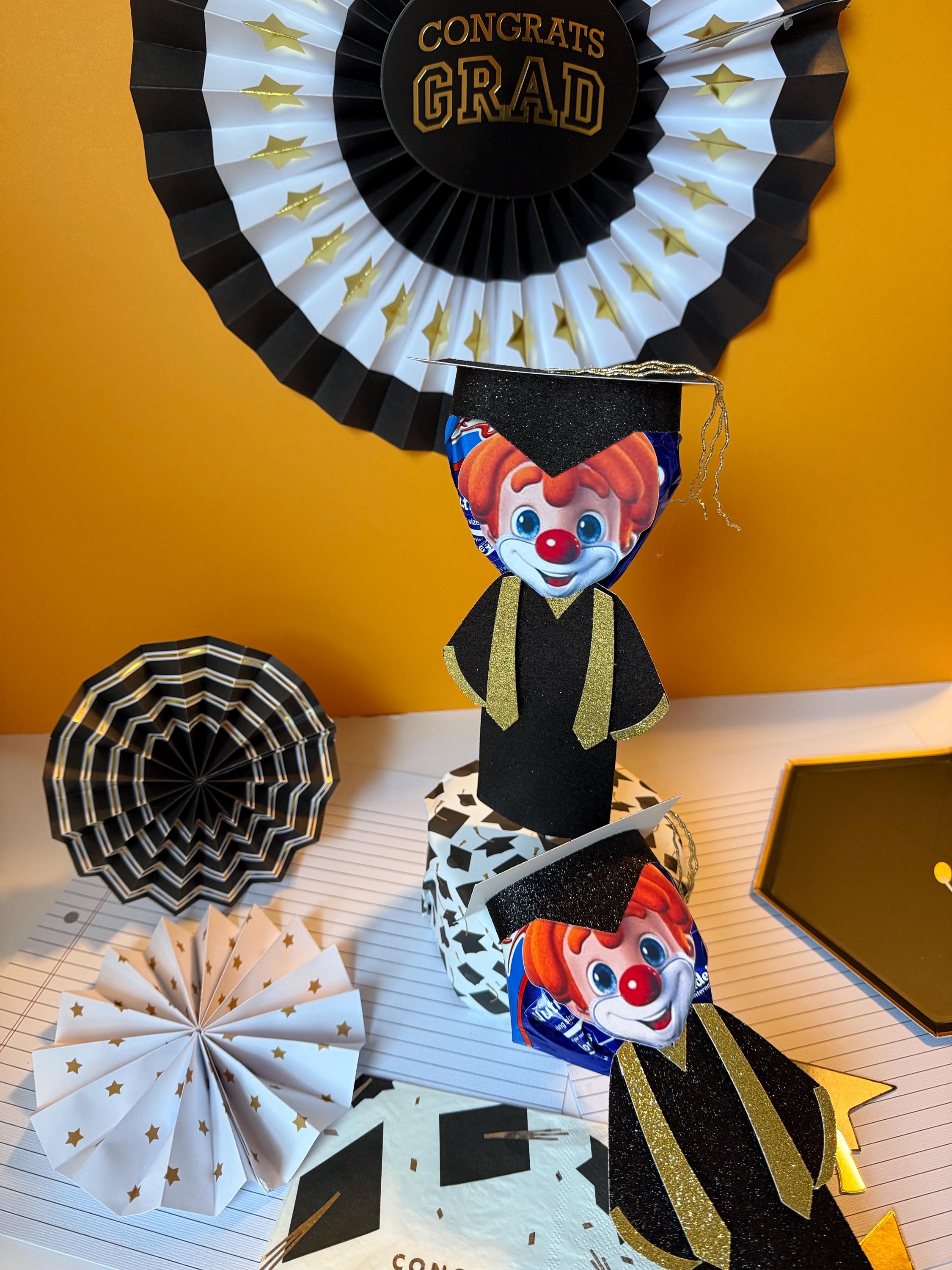 Paleta Payaso-class of 2025 Favors- Cap and Gown Chocolate Lollipop ...