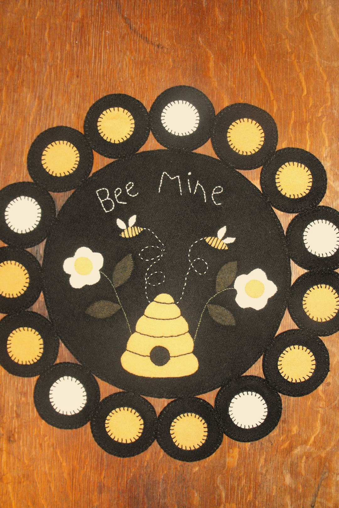 Bee Mine Primitive Wool Penny Rug Instand Download E-pattern, Primitive ...