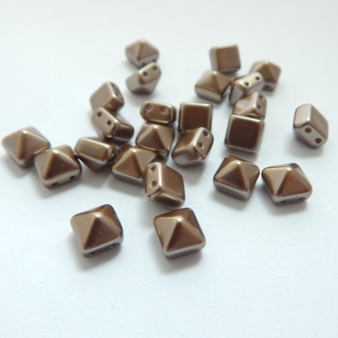 12 Beads - 8mm Pyramid Beadstud 2-hole Cocoa Airy Pearl - Czech Glass ...