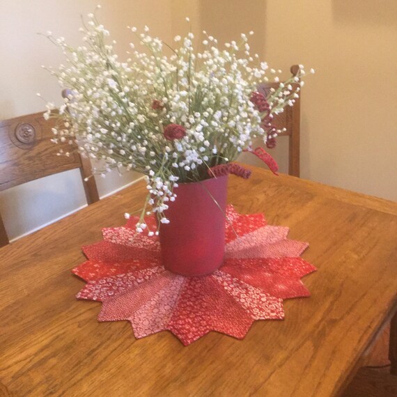 Red and White Dresdan Tabletopper | Etsy